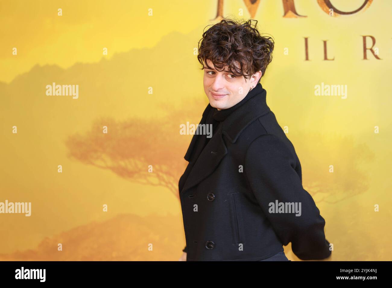 News - MUFASA - il Re Leone Riccardo Suarez, voix de Zazu, lors de la ...