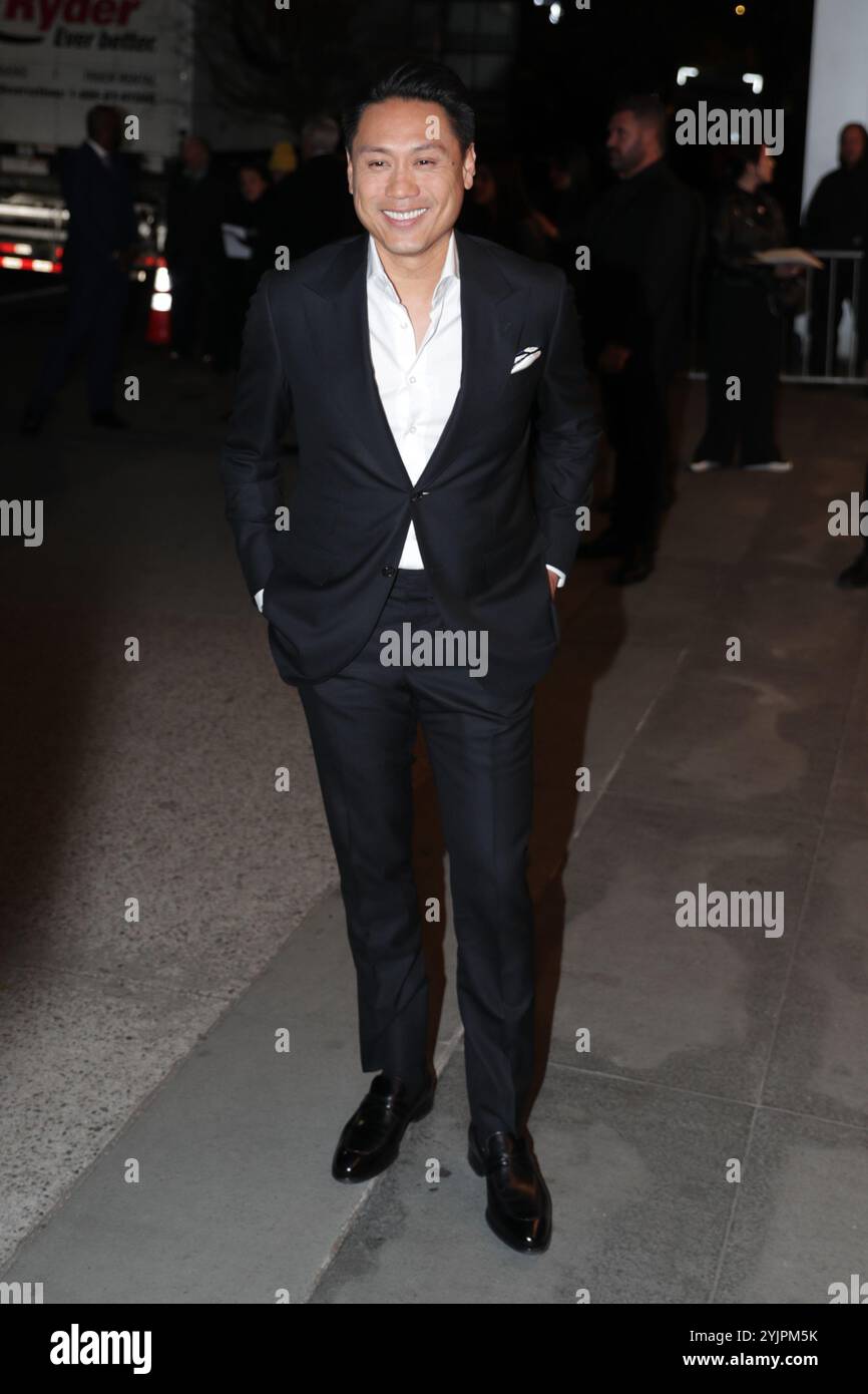 NEW YORK, NEW YORK - 14 NOVEMBRE : Jon M. Chu a assisté à la première ...