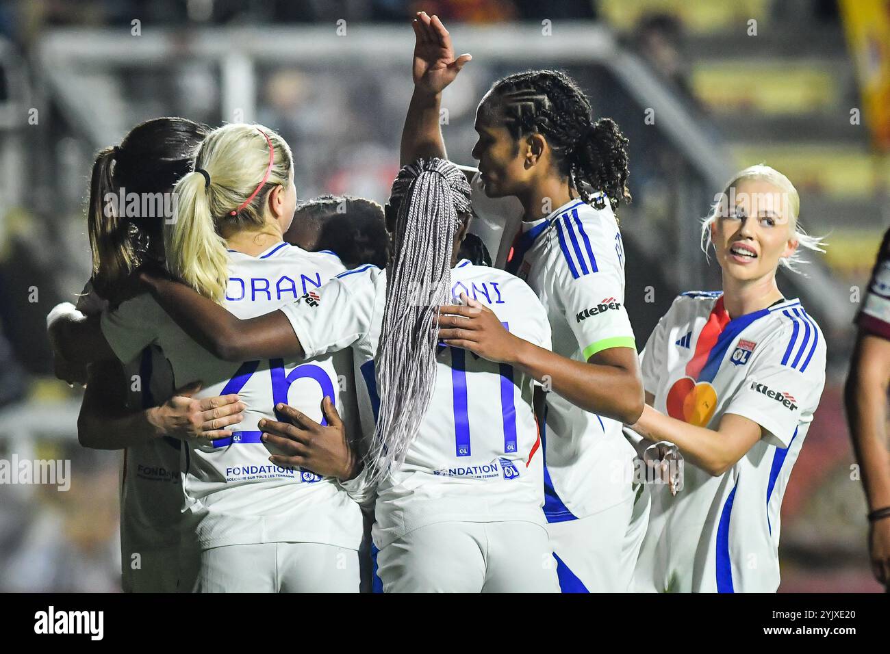 Melchie DUMORNAY de Lyon célèbre son but avec ses coéquipières lors de l'UEFA Women's Champions ...