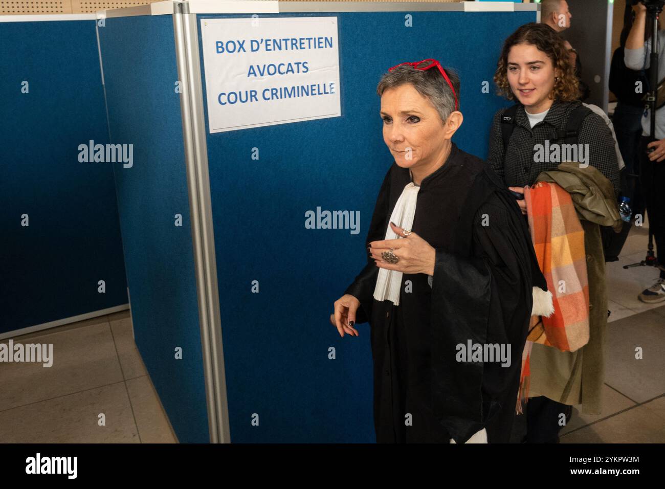 Beatrice Zavarro, avocate de Dominique Pelicot, sort du palais de ...