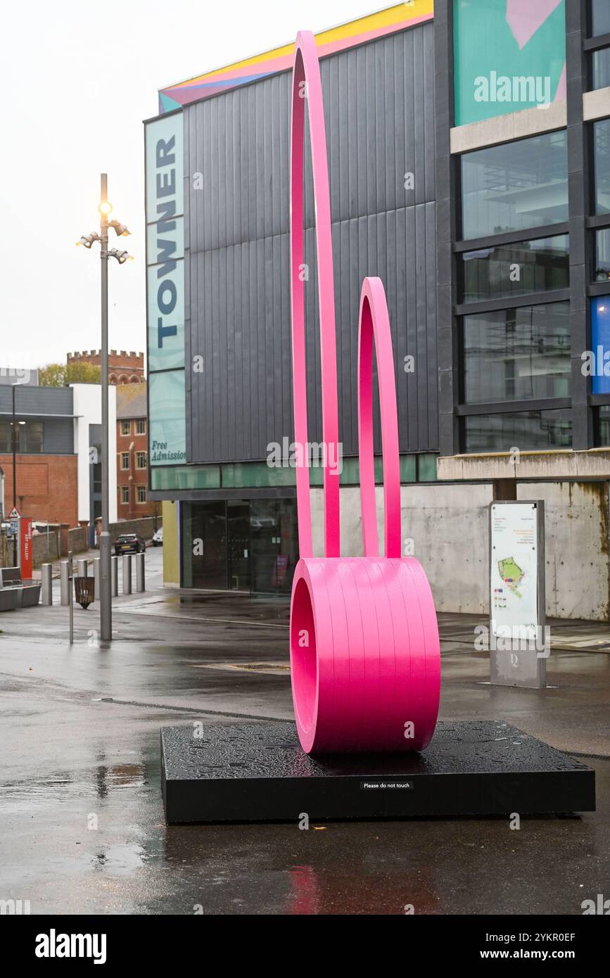 Eastbourne UK 19 novembre 2024 - la sculpture emblématique Gravity ...