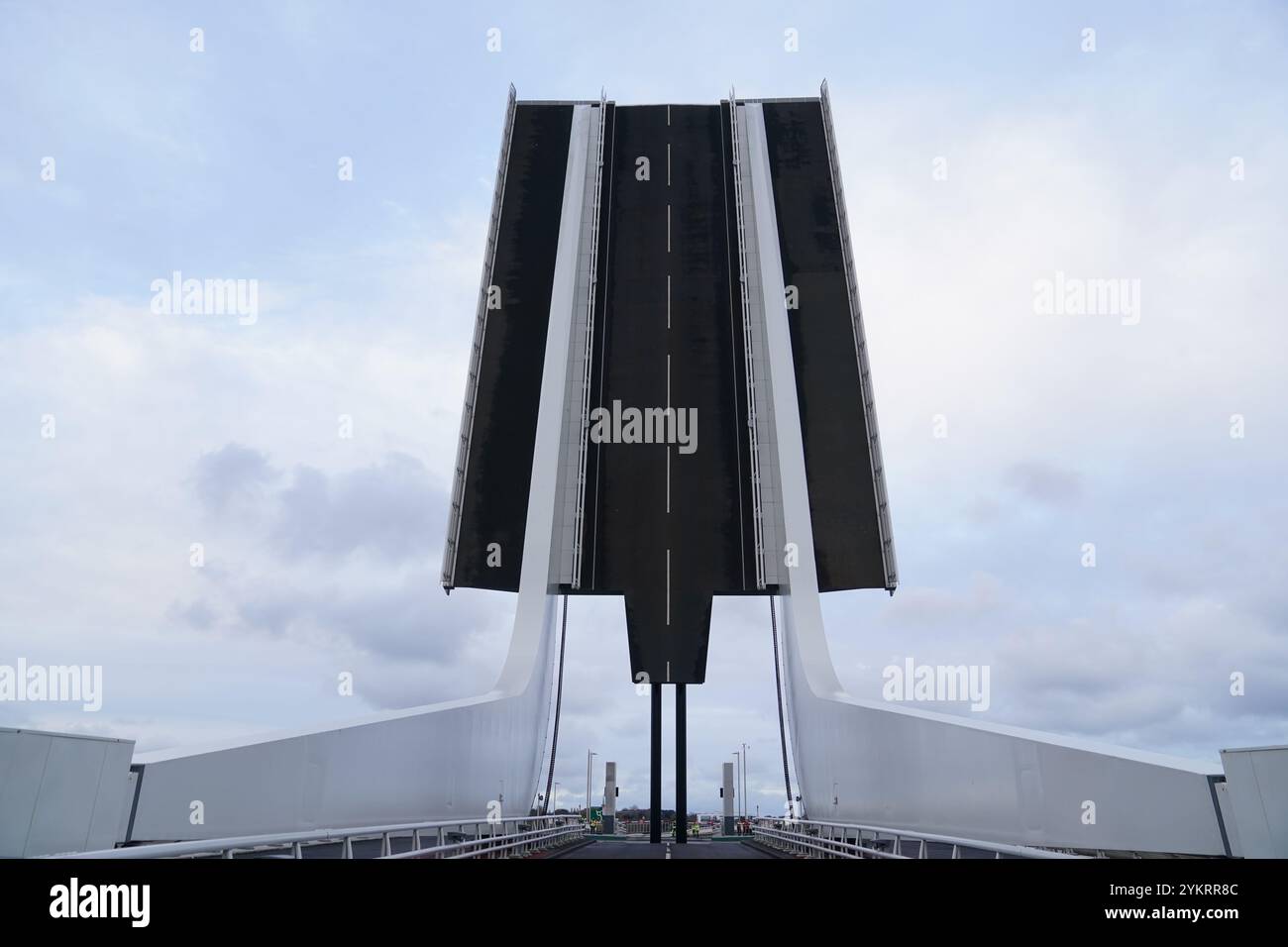 Le pont Gull Wing à Lowestoft, Suffolk, le plus grand pont basculant ...