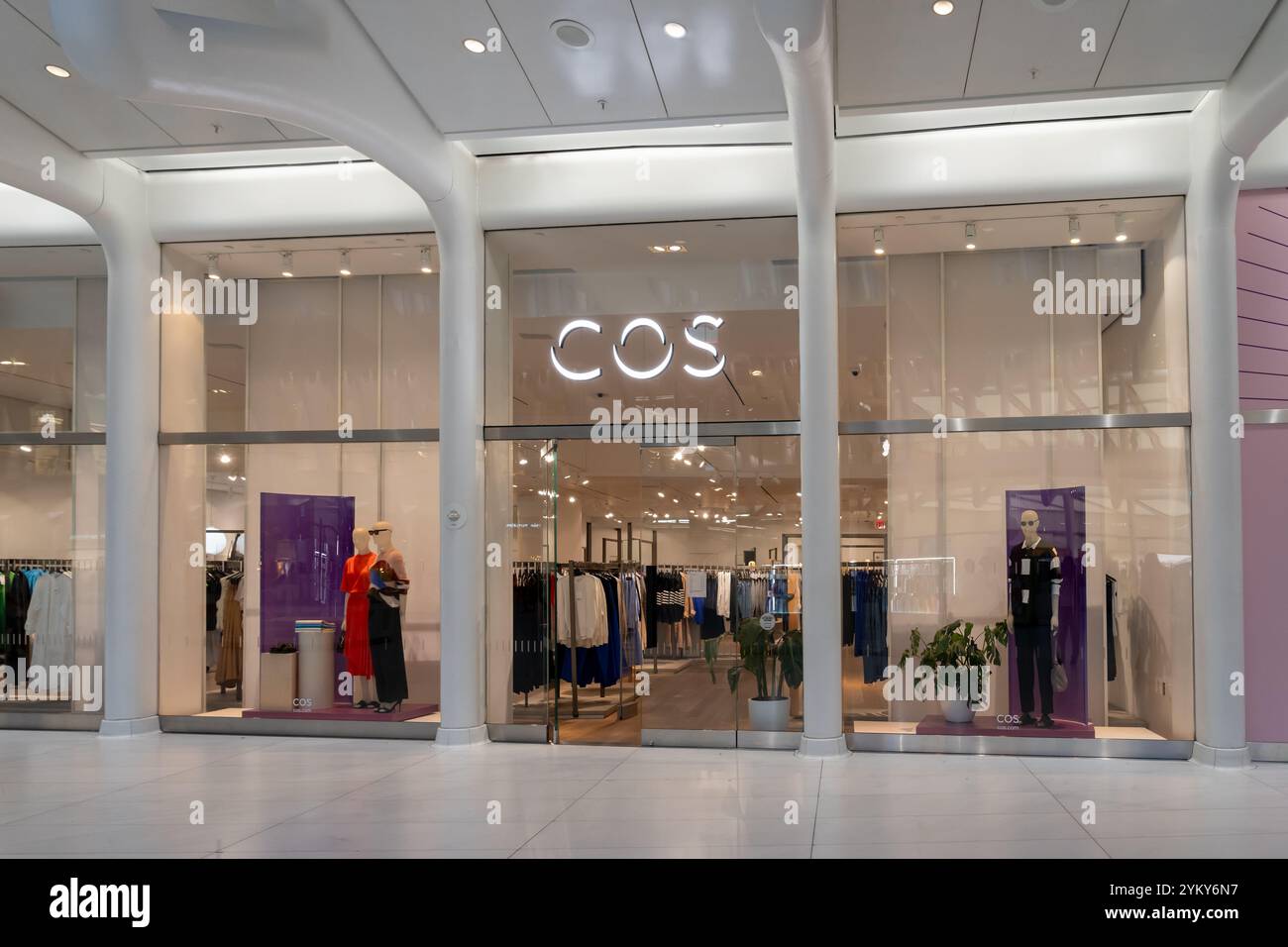 Cos logo Banque de photographies et d’images à haute résolution - Alamy