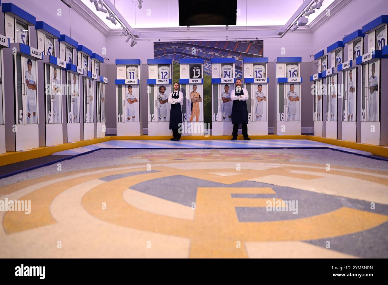 LES VESTIAIRES DE LA PREMIÈRE ÉQUIPE DU STADE SANTIAGO BERNABEU DU REAL ...