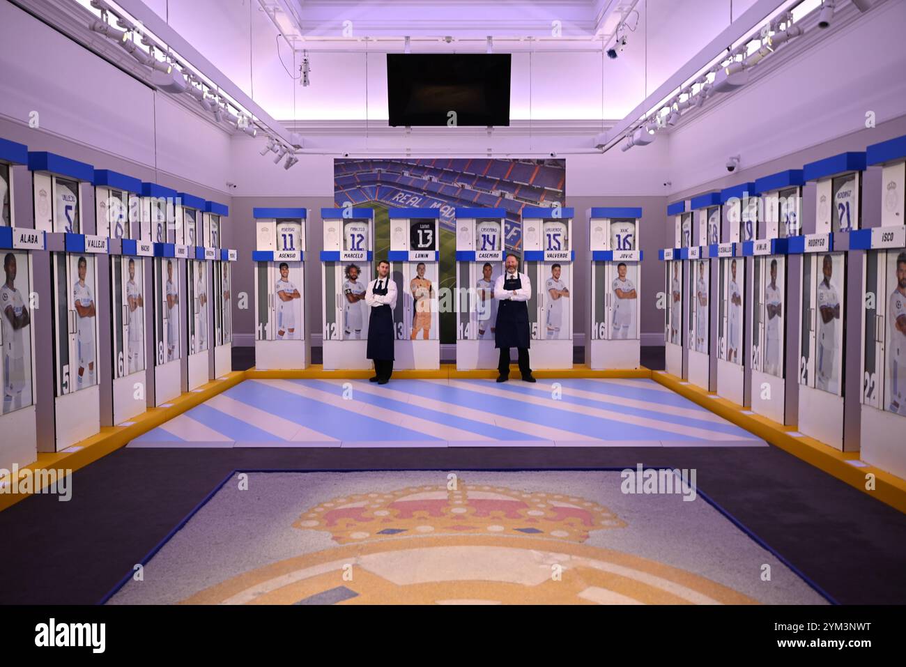 LES VESTIAIRES DE LA PREMIÈRE ÉQUIPE DU STADE SANTIAGO BERNABEU DU REAL ...