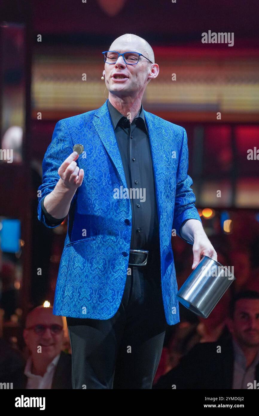 Premiere der neuen Palazzo Spielzeit 2024/25 im Spiegelpalast à ...