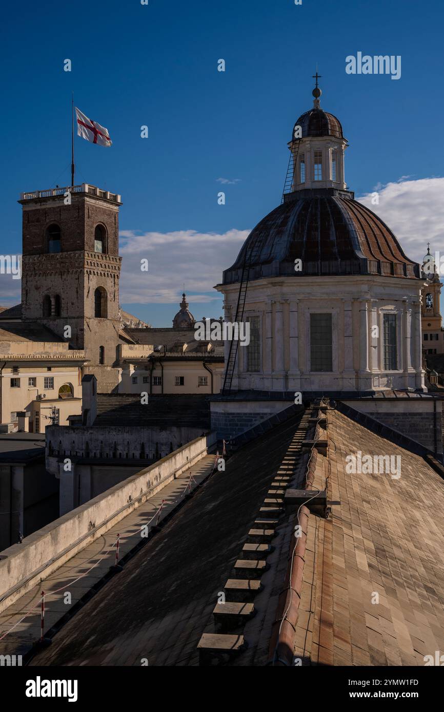 Genoa liguria italy dome tower Banque de photographies et d’images à ...