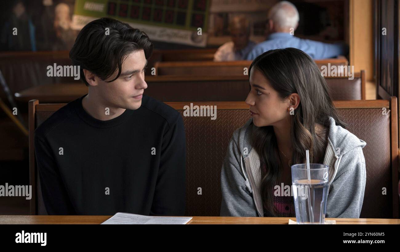ISABELA MERCED et FELIX MALLARD dans TURTLES ALL THE WAY DOWN (2024 ...