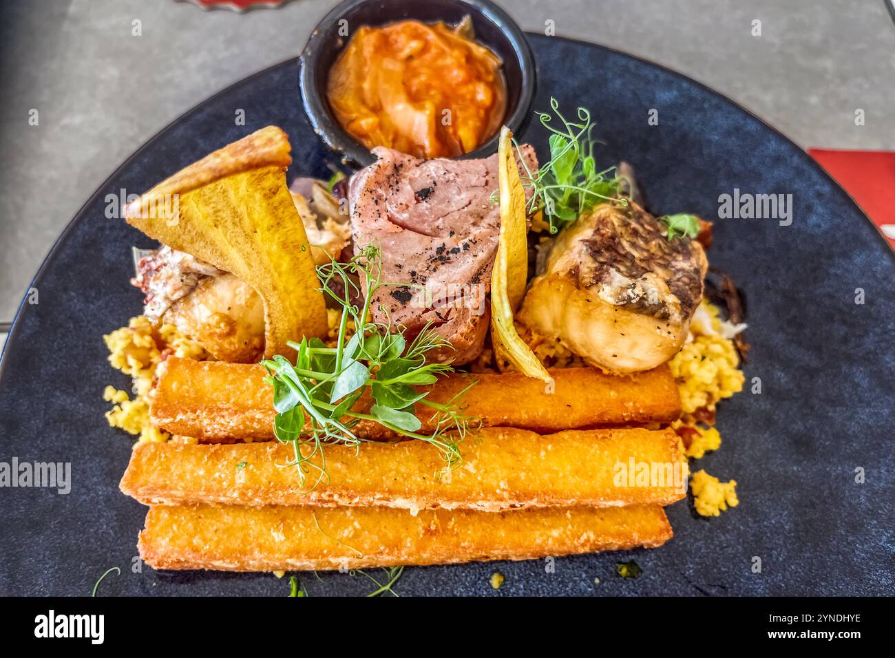 Plat typique du déjeuner à Curaçao : trois sortes de poissons avec ...