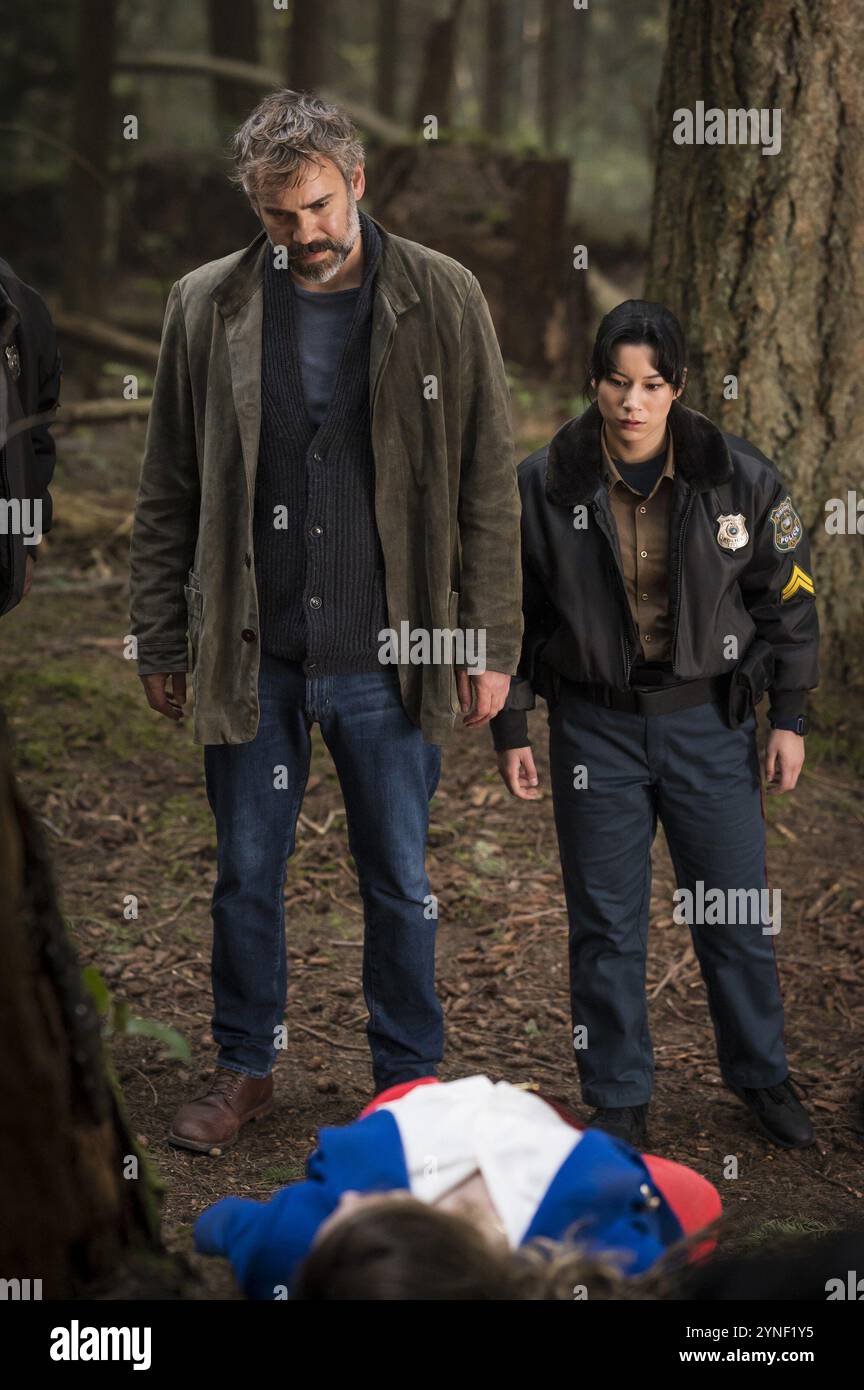 MURDER IN A SMALL TOWN, from left : Rossif Sutherland, Mya Lowe, Family Concerns', (saison 1, ep ...