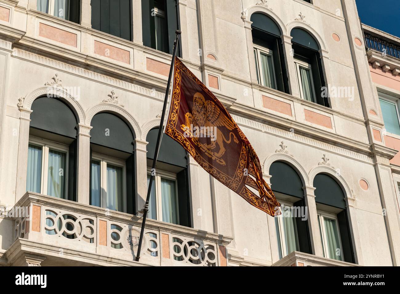 drapeau de saint-marc qui, dans la tradition, est représenté sous la ...
