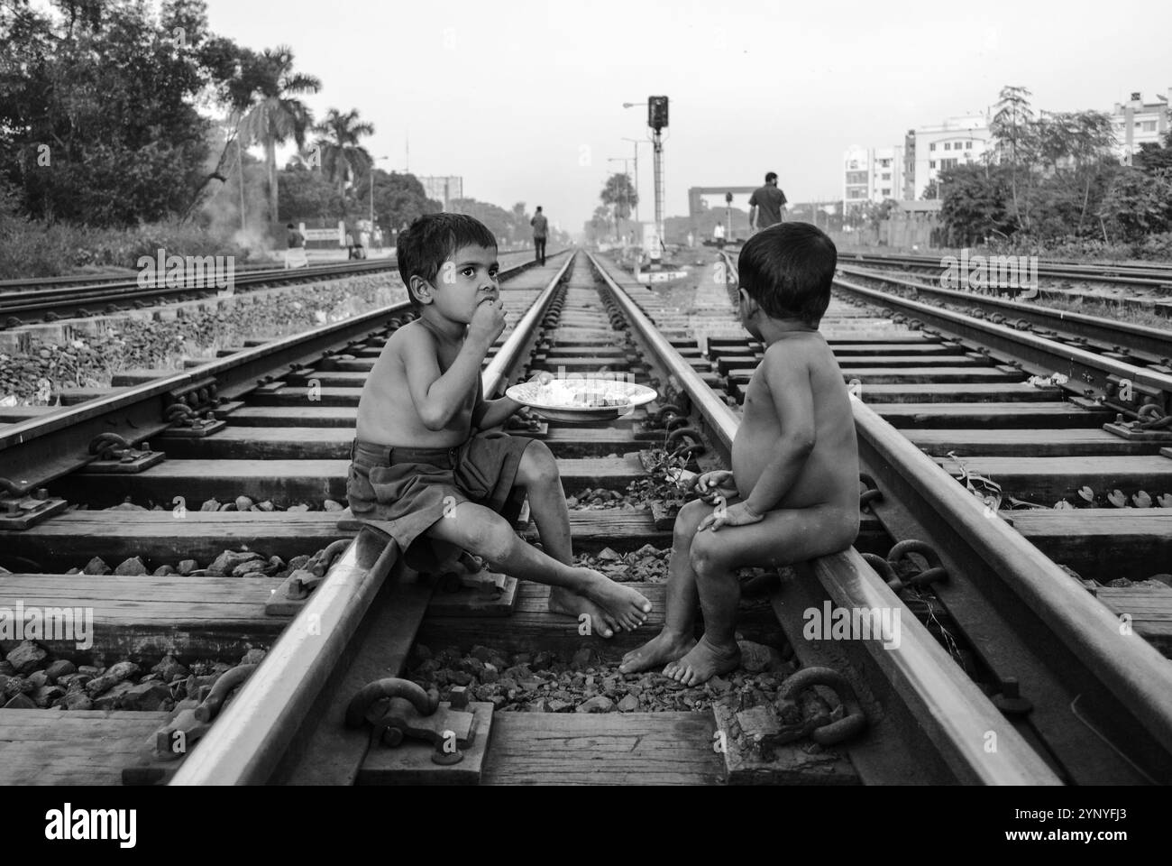 Enfants des rues . Les enfants vivant dans la rue au Bangladesh sont ...