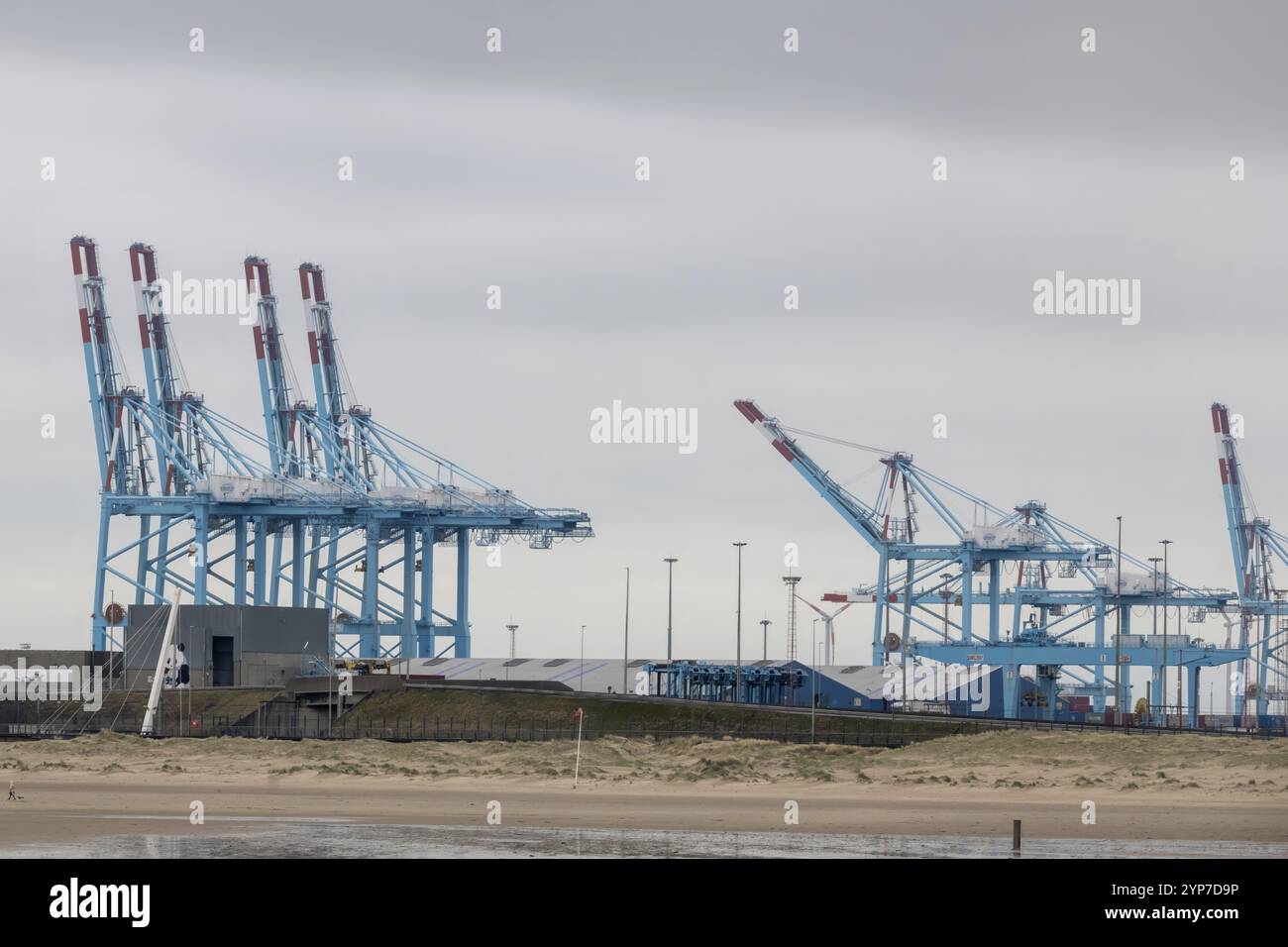 Zeebrugge port and container terminal Banque de photographies et d ...