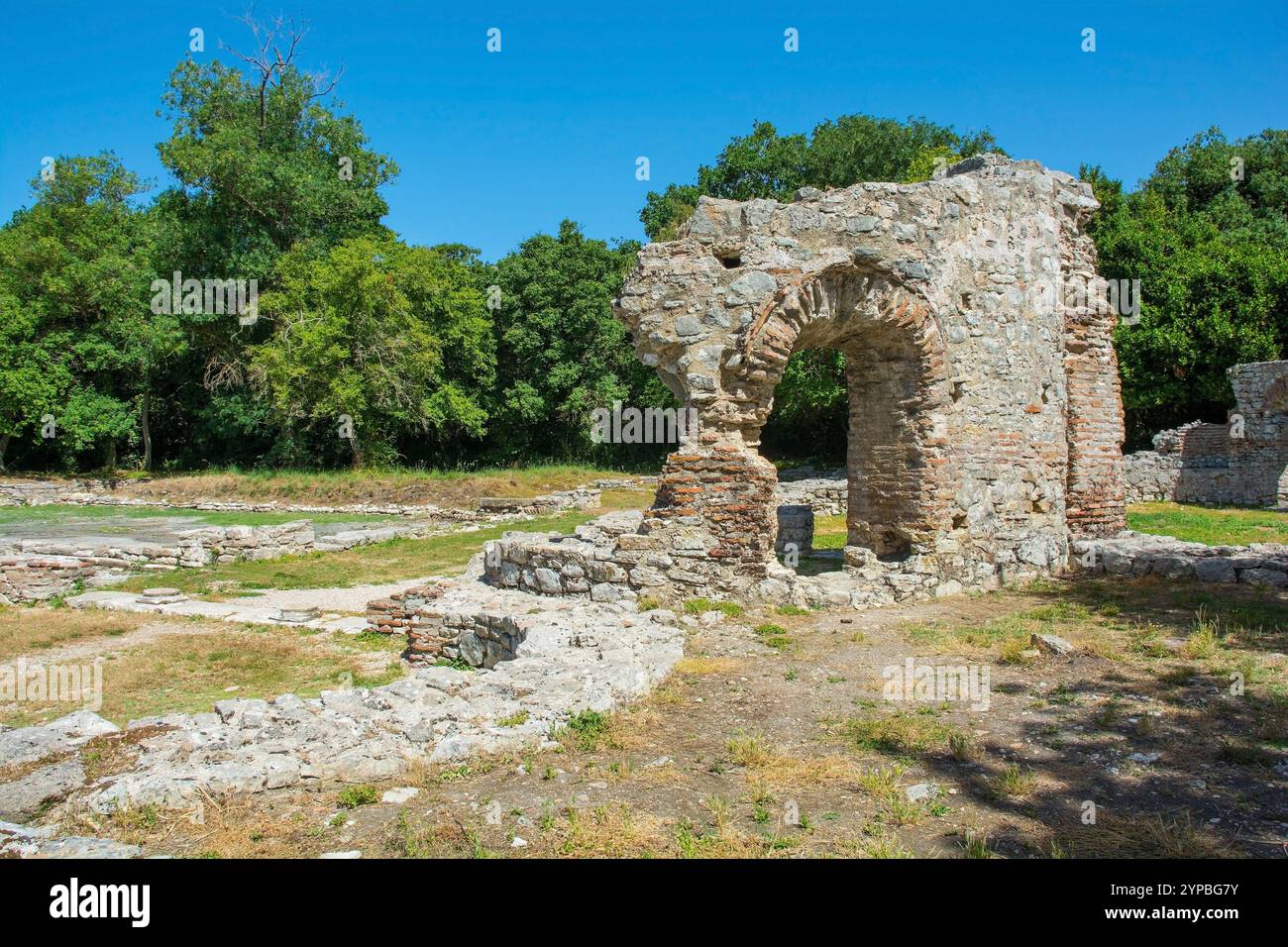 Vestiges du palais du Triconch du Ve siècle dans le parc archéologique ...