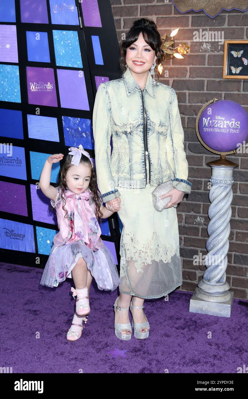 Wizards Beyond Waverly place première Red Carpet au El Capitan Theater ...