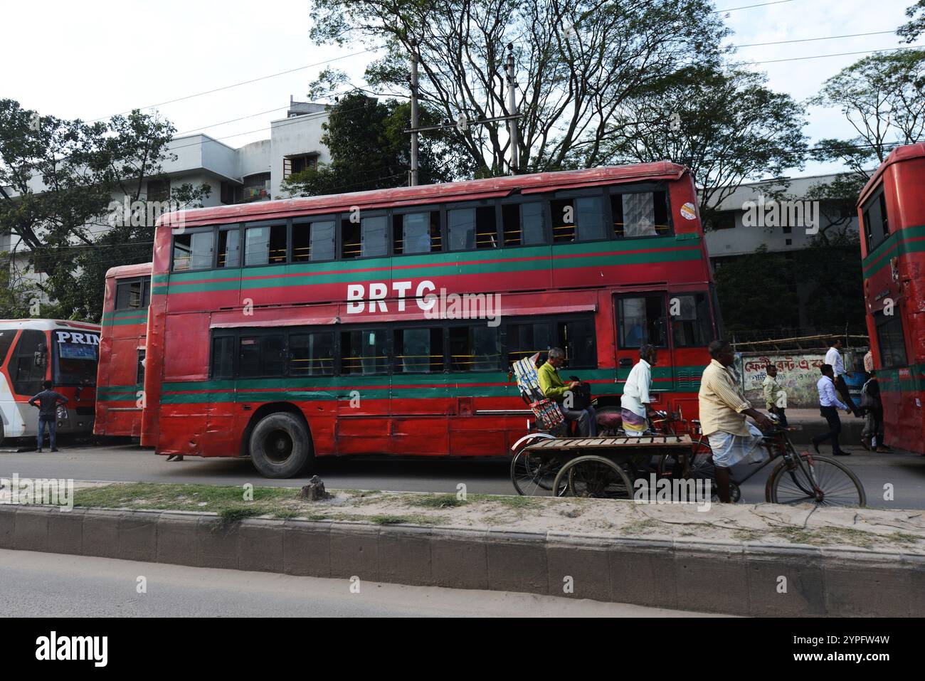 Dhaka bus Banque de photographies et d’images à haute résolution - Alamy