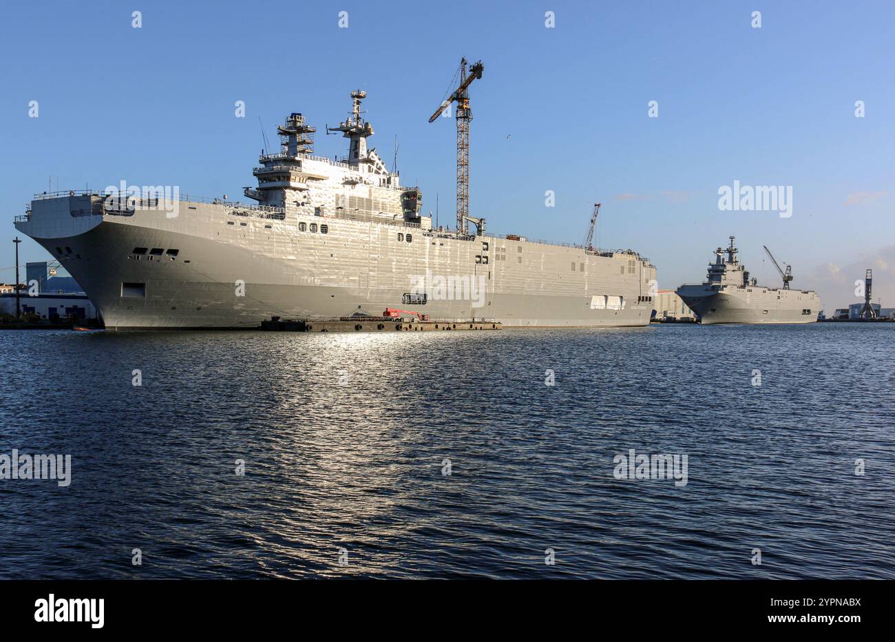 Mistral class vladivostok lhd russia Banque de photographies et d ...