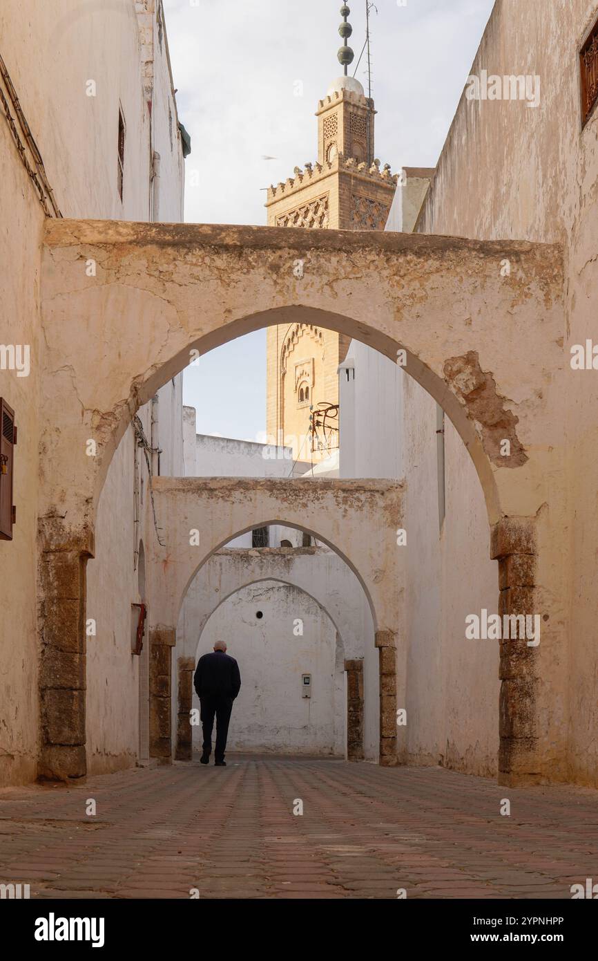 Charmante arche dans le quartier Habous de Casablanca, au Maroc, avec ...
