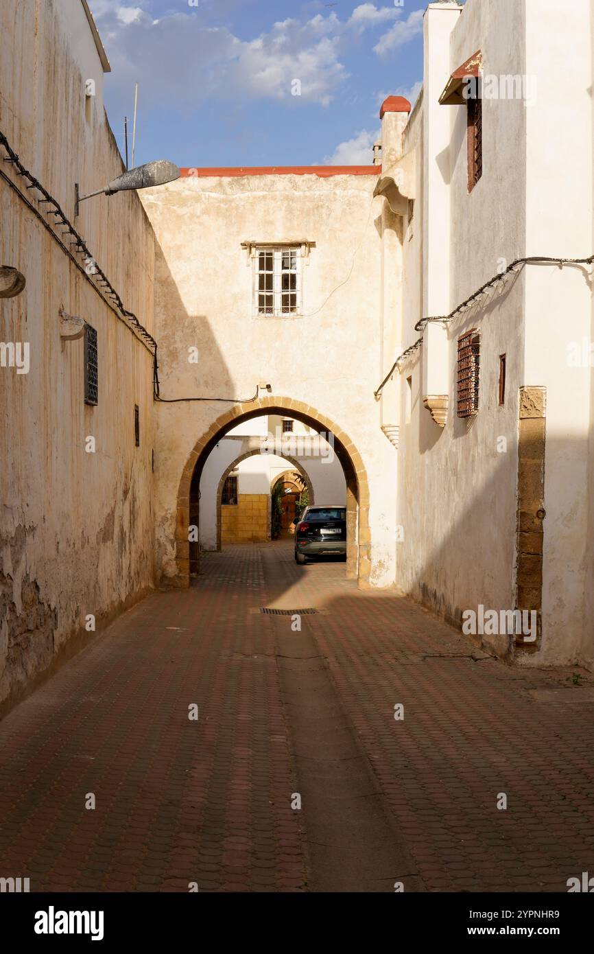 Charmante arche dans le quartier Habous de Casablanca, au Maroc, avec ...