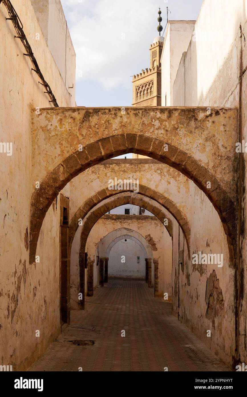 Charmante arche dans le quartier Habous de Casablanca, au Maroc, avec ...
