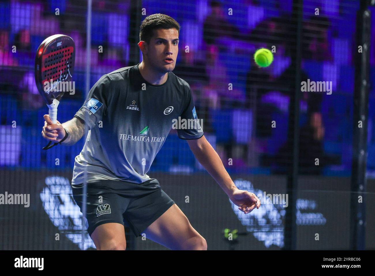 Alejandro Arroyo (ESP) vu en action lors du match Milano Premiere Padel P1 entre Emilio Sanchez ...
