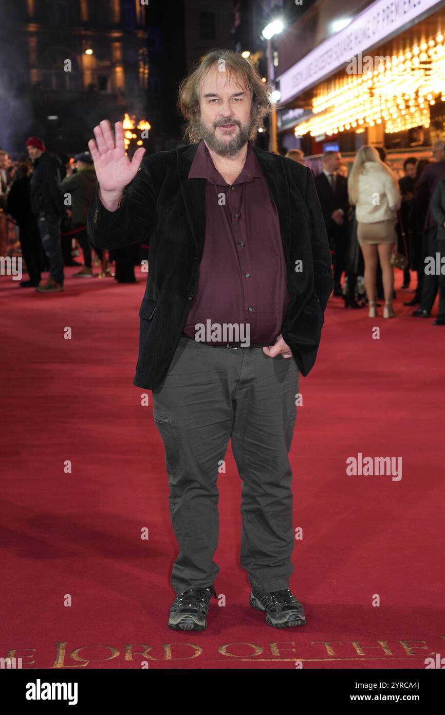 Sir Peter Jackson arrive pour la première mondiale de The Lord of the ...