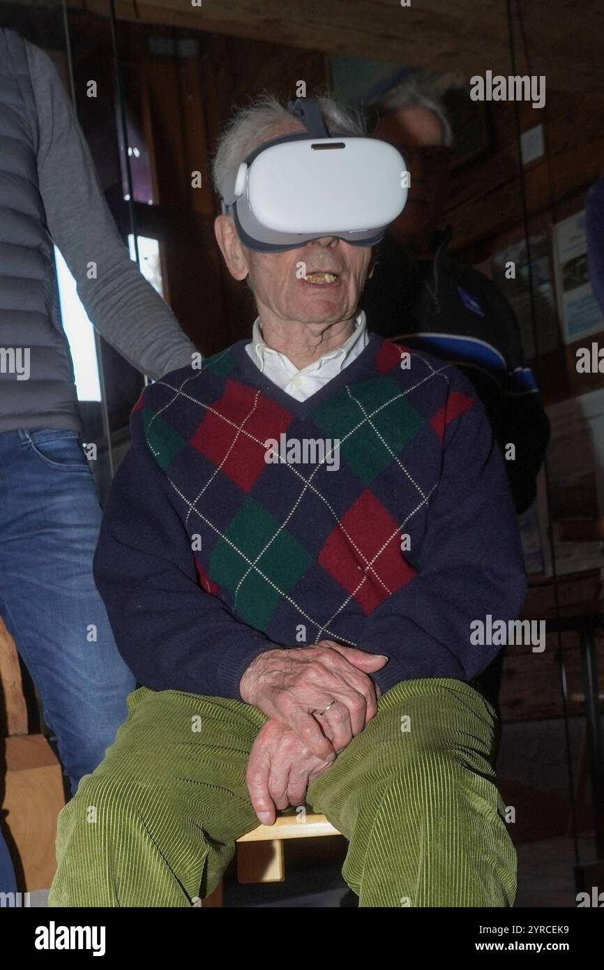 Mit der VR brille der Firma VR Coaster und der Unterstuetzung des ...
