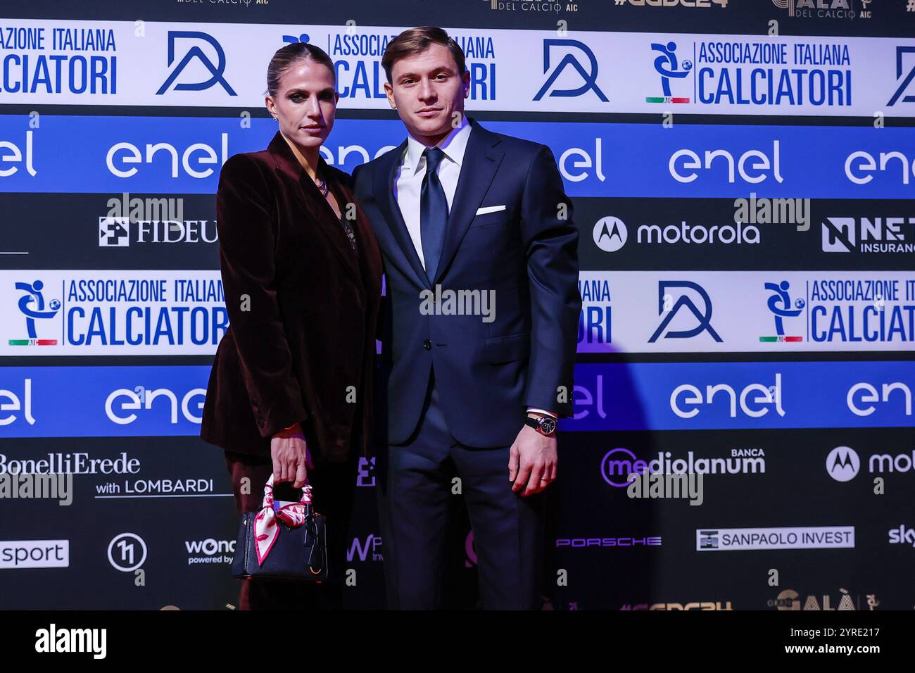 (D-G) Nicolò Barella avec sa femme Federica Schievenin vu sur le tapis rouge lors de la Gran ...