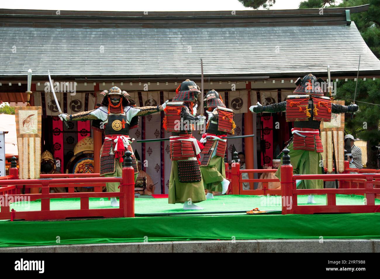 Bugaku dance Banque de photographies et d’images à haute résolution - Alamy