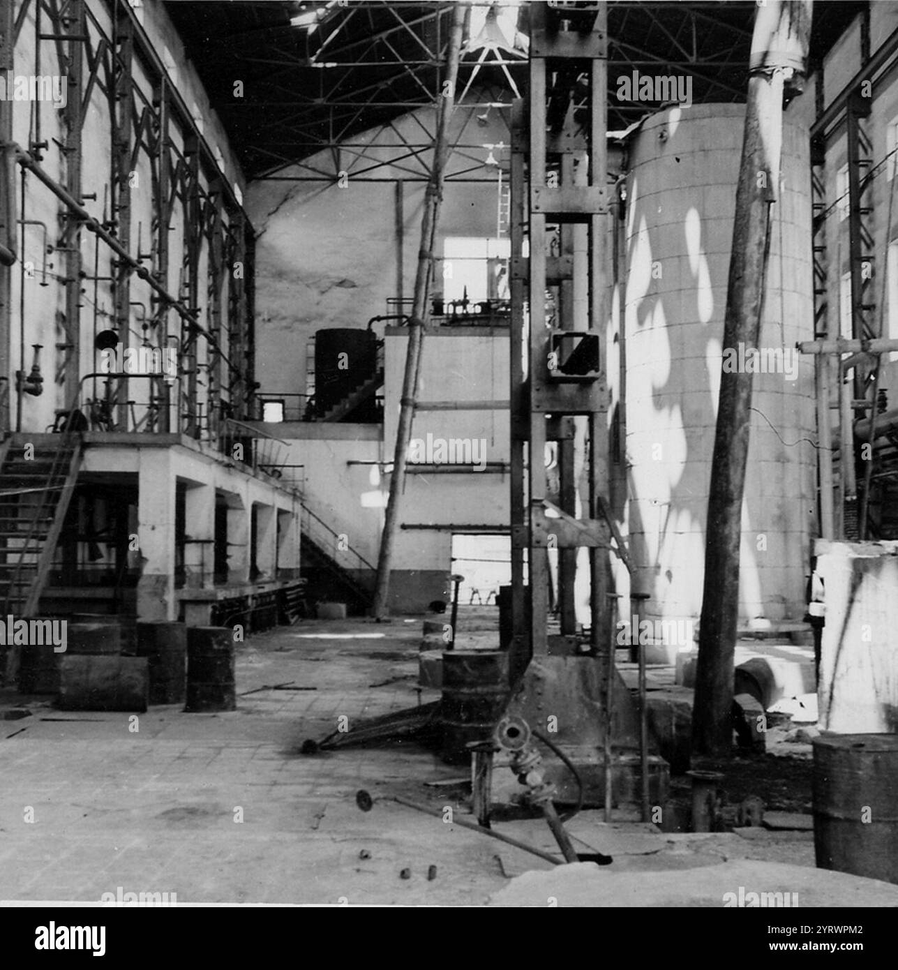 Distillation du goudron Banque de photographies et d’images à haute ...