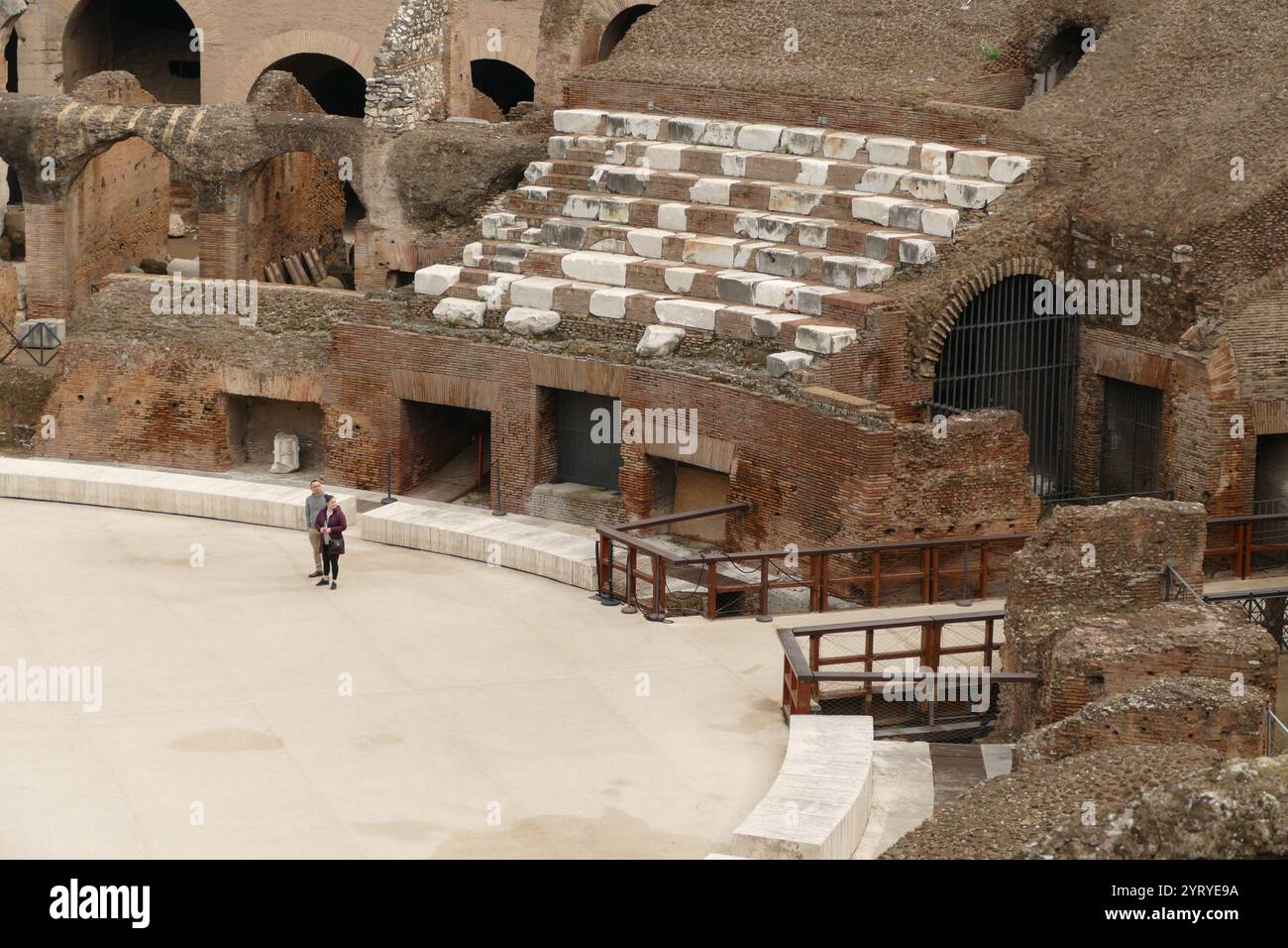 Détail intérieur de l'amphithéâtre du Colisée, Rome, Italie. Construit ...