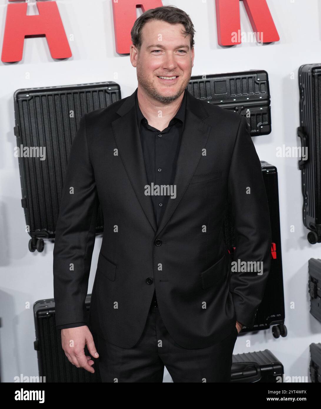 Joe Williamson arrive à la première CARRY ON de Netflix qui a lieu au ...