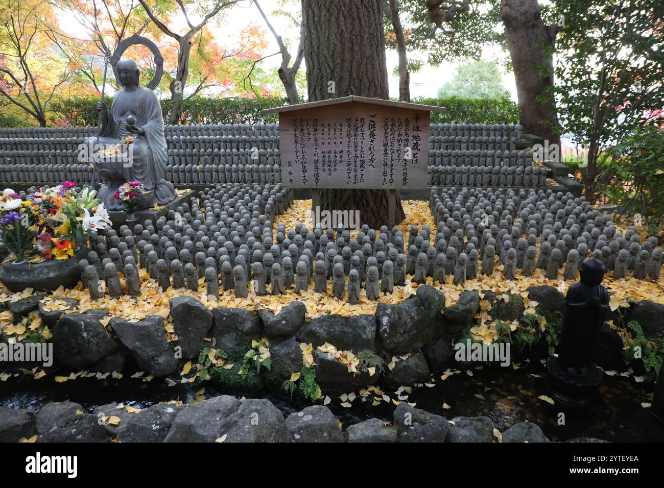 Jizoson diety (1 000 Jizo) enchâssé autour de la salle Jizo-do ...