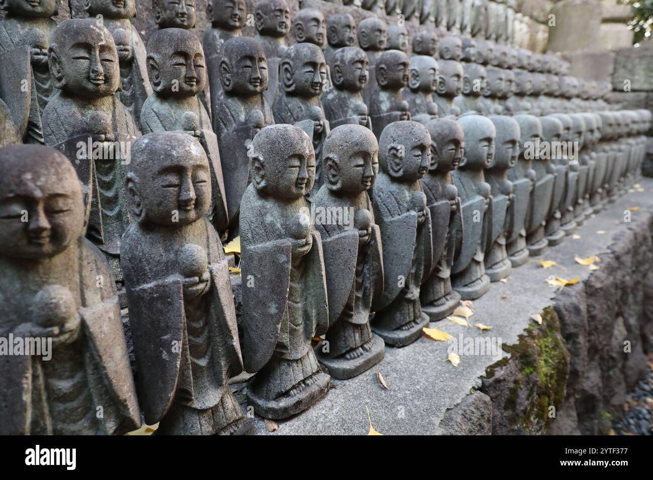 Jizoson diety (1 000 Jizo) enchâssé autour de la salle Jizo-do ...