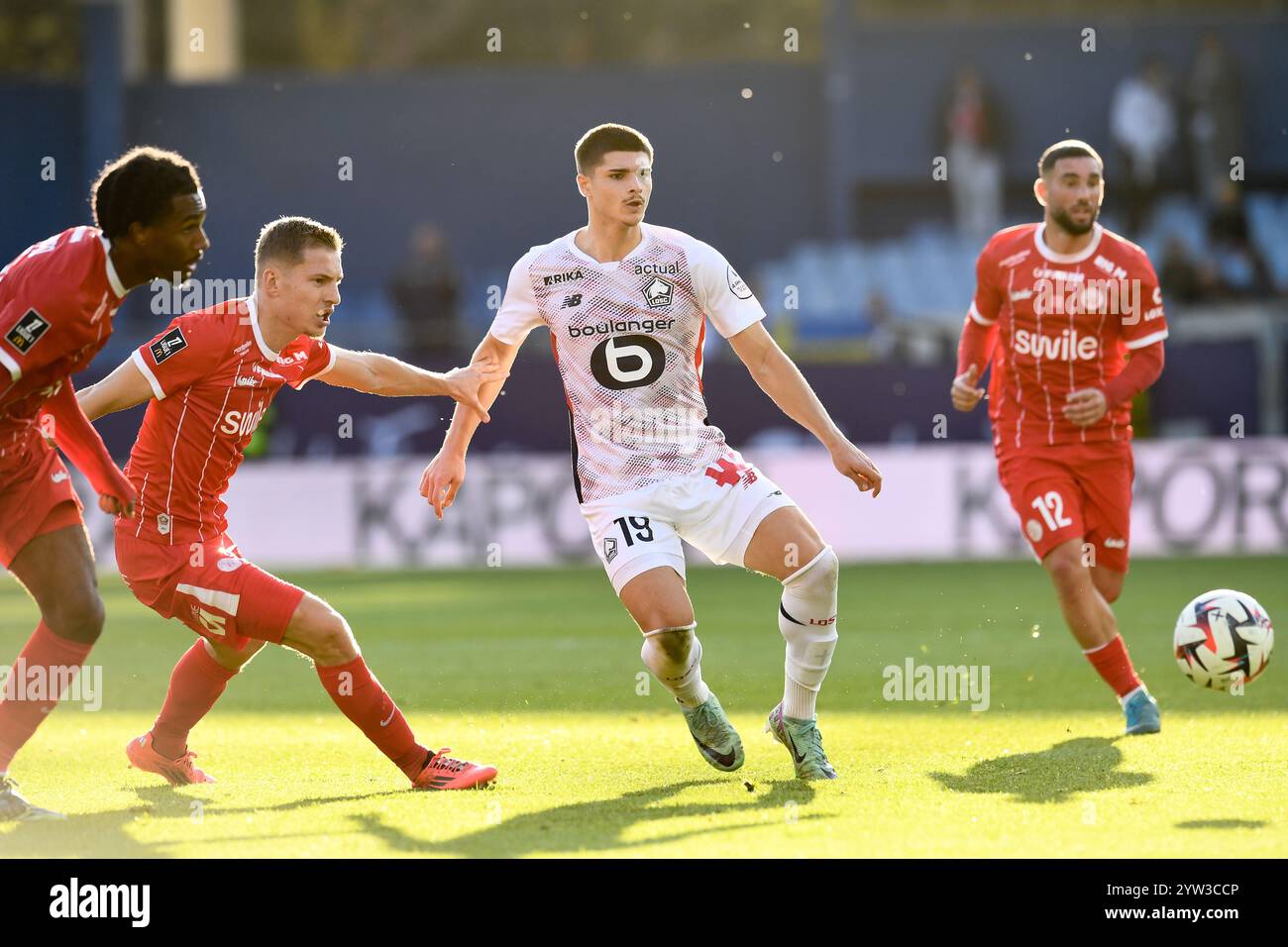 27 Becir OMERAGIC (mhsc) - 19 Matias Fernandez Pardo (losc) lors du match de Ligue 1 McDonald's ...