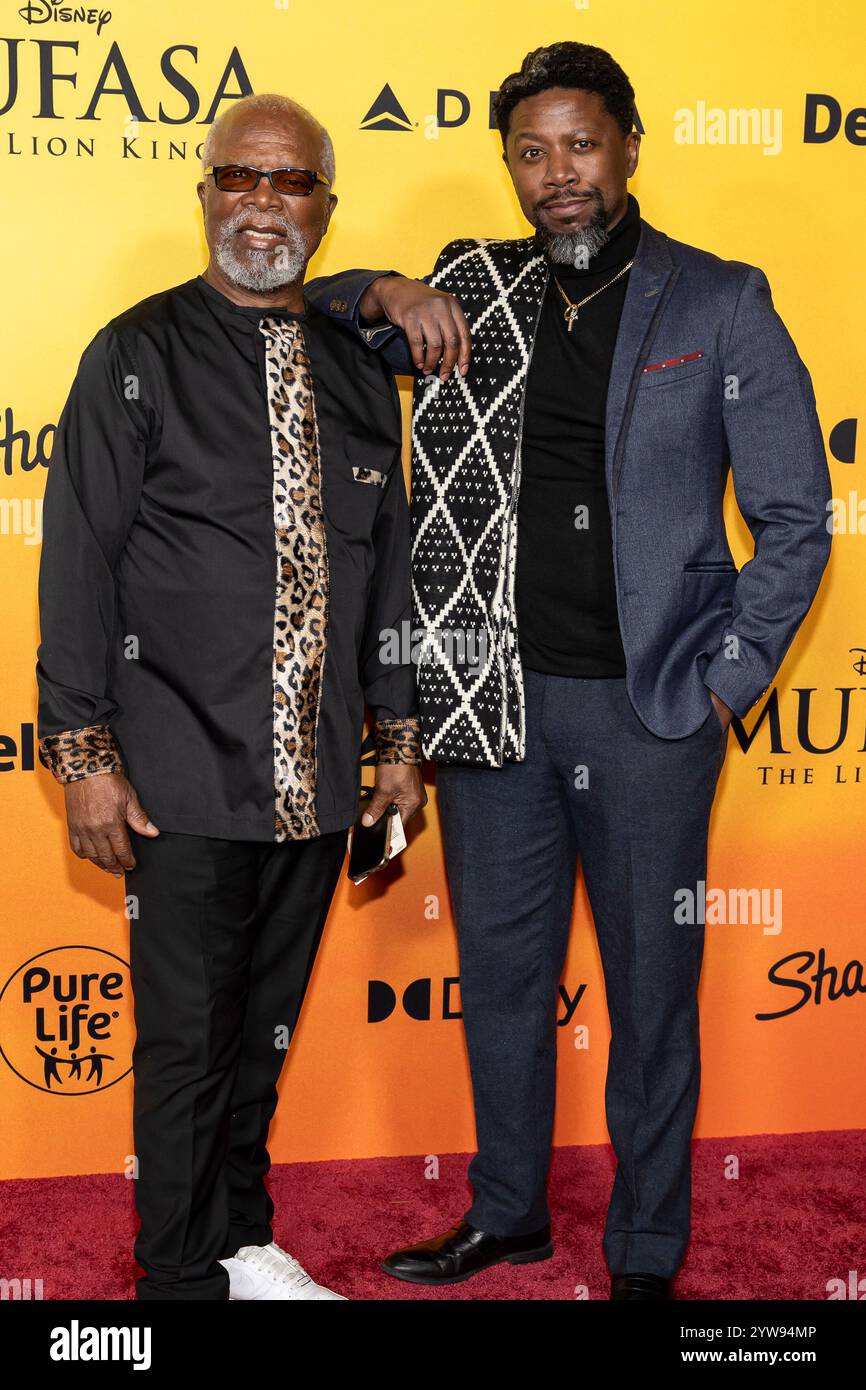 John Kani et son invité assistent aux arrivées de la première mondiale ...