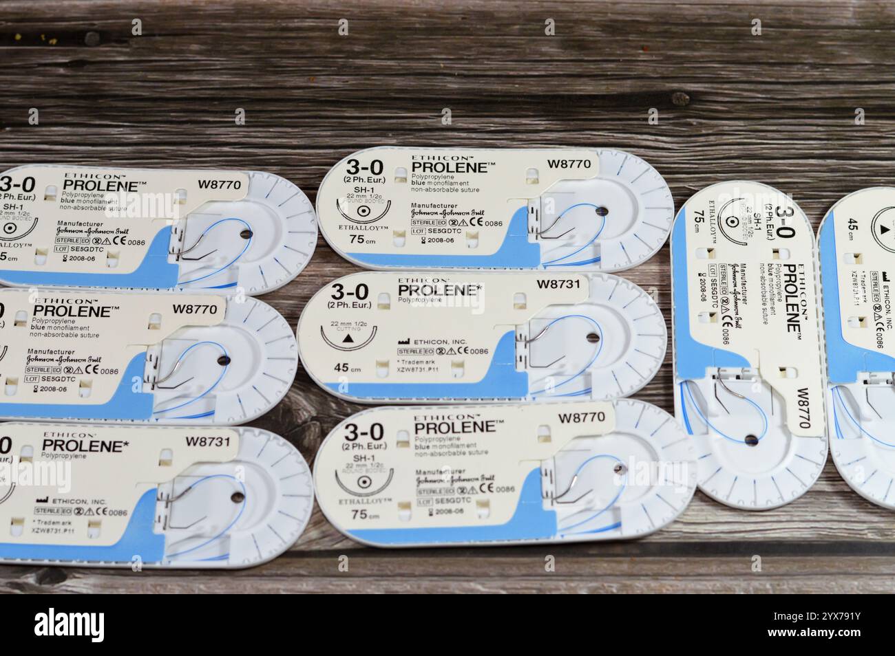 Le Caire, Égypte, 13 octobre 2024 : ETHICON Prolene Blue color suture 3-0 polypropylène, non ...