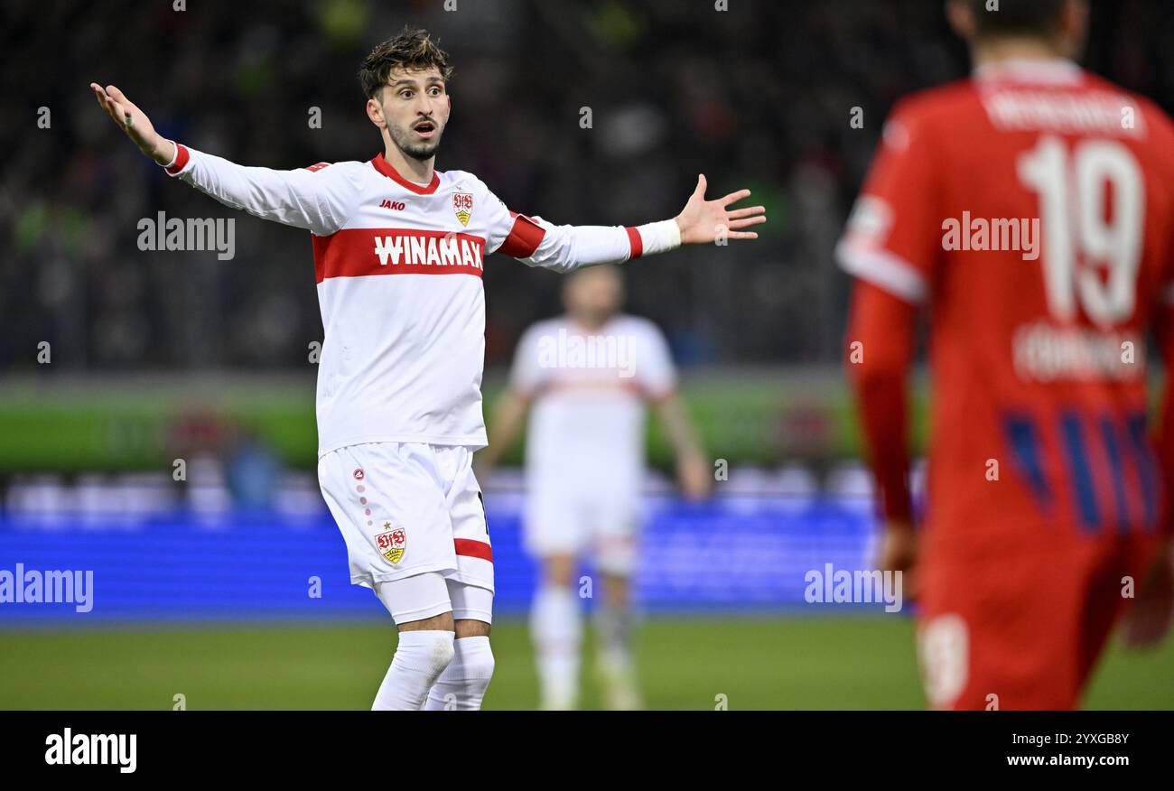 Atakan Karazor VfB Stuttgart (16 ans) se plaint du geste geste Jonas ...