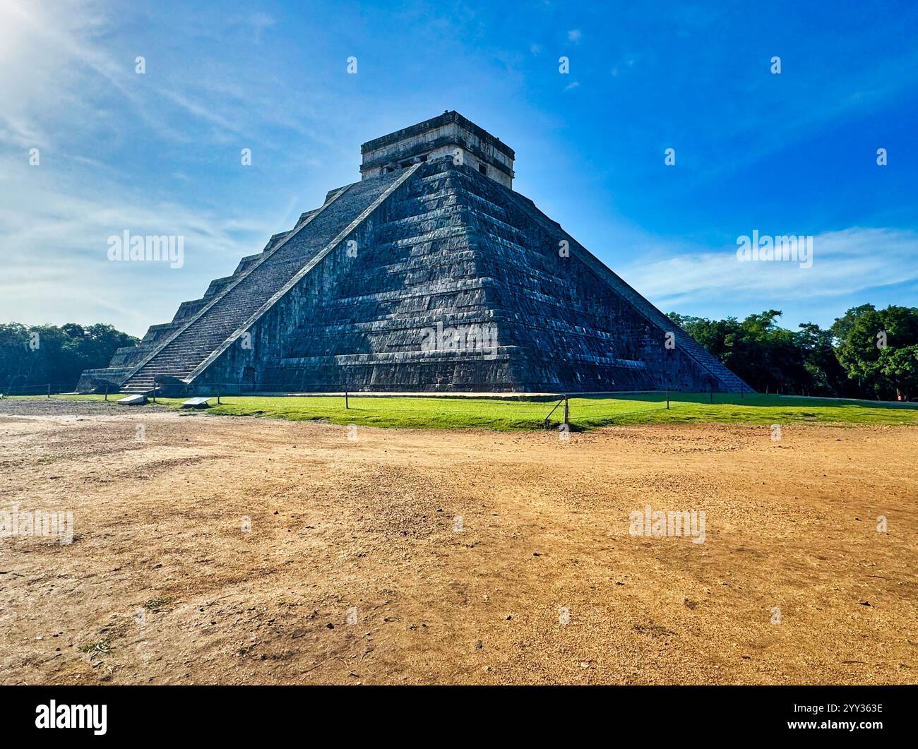 Grande pyramide de Kukulcan, connue sous le nom d'El Castillo ...