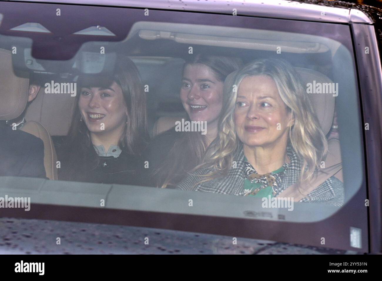 Lady Helen Taylor et ses filles Estella et Eloise Taylor arrivent pour le déjeuner de Noël du ...