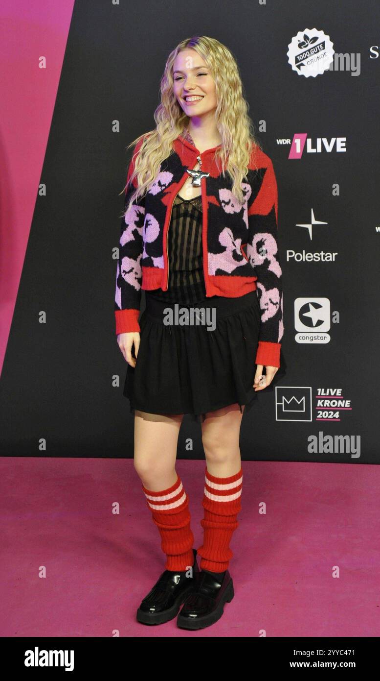 Esther Graf Sängerin 12/24 thg Esther Graf auf dem Roten Teppich zur ...