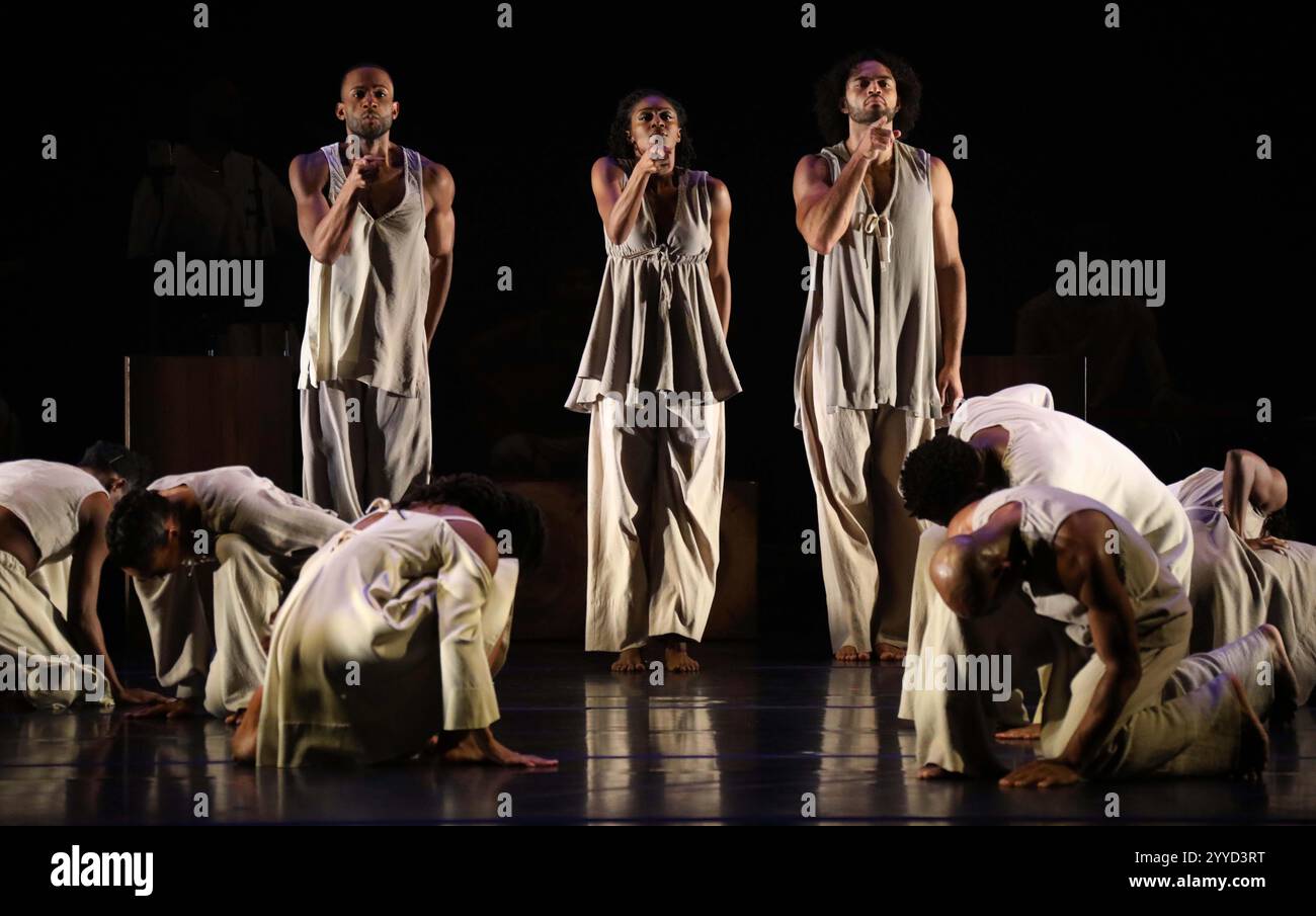 20 décembre 2024, New York, New York, USA : Alvin Ailey Dancers (G-d ...