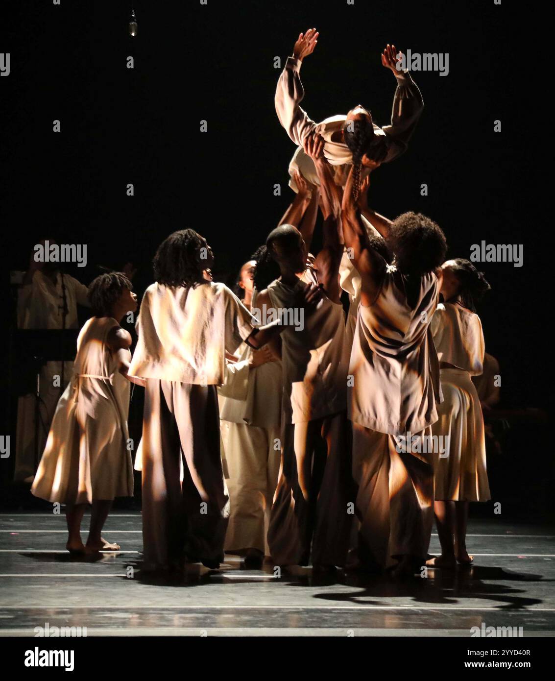 20 décembre 2024, New York, New York, États-Unis : Alvin Ailey danseurs ...