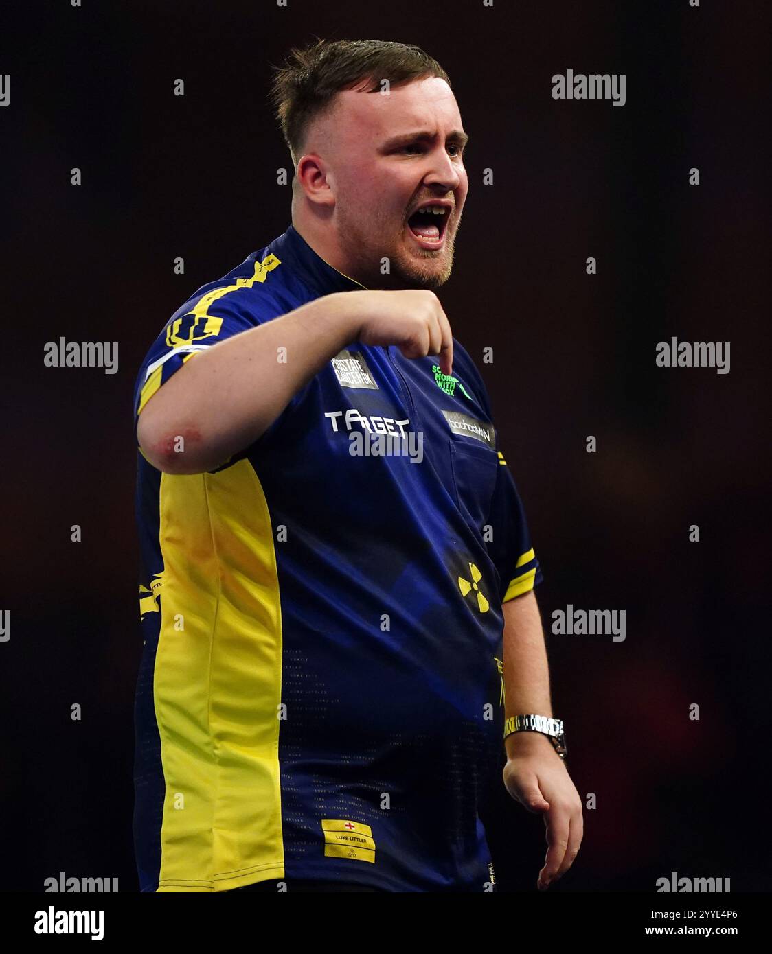 Luke Littler lors de son match contre Ryan Meikle lors du septième jour ...