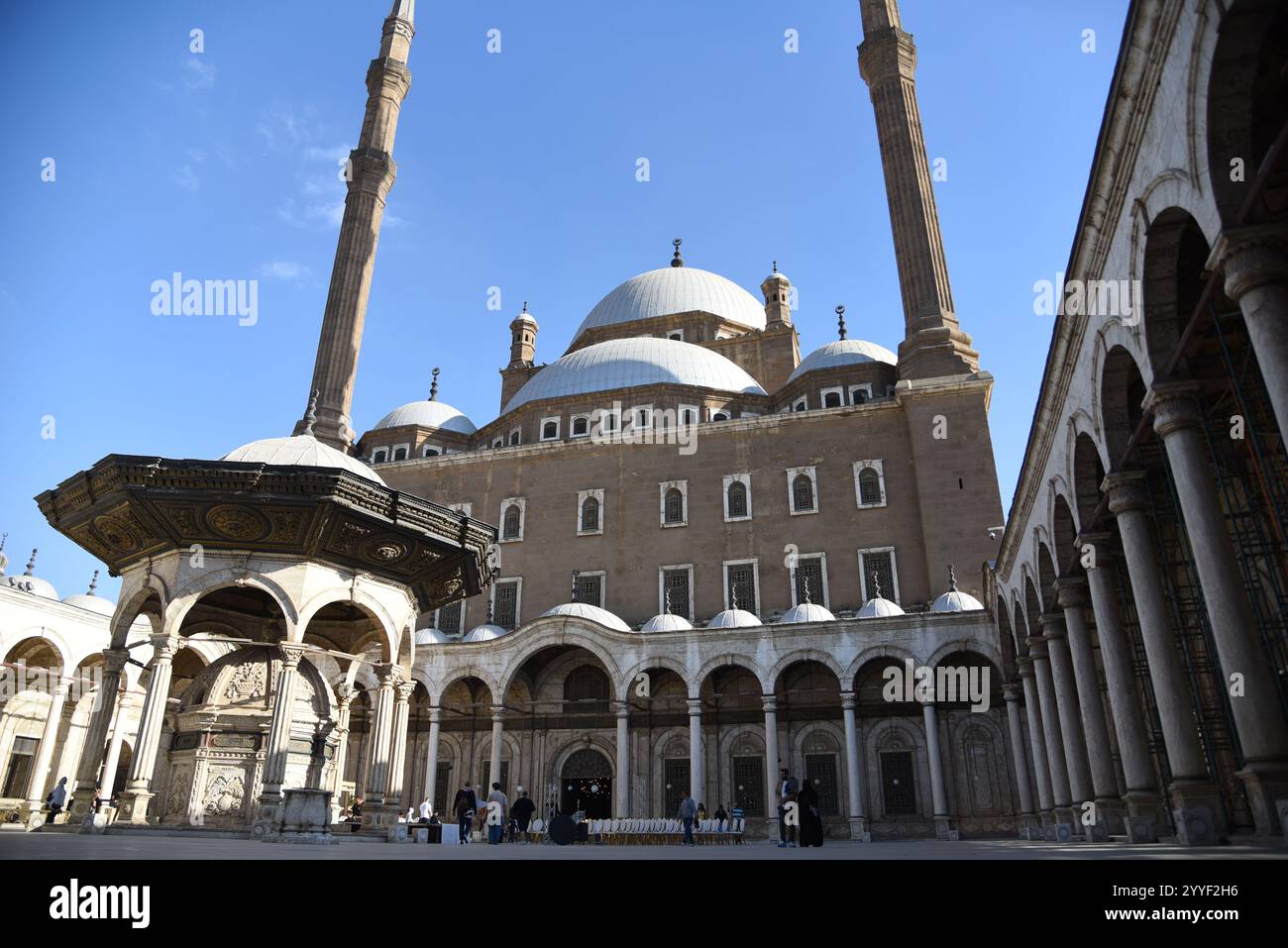 Le Caire, Égypte. 21 décembre 2024. Les touristes visitent la Citadelle ...