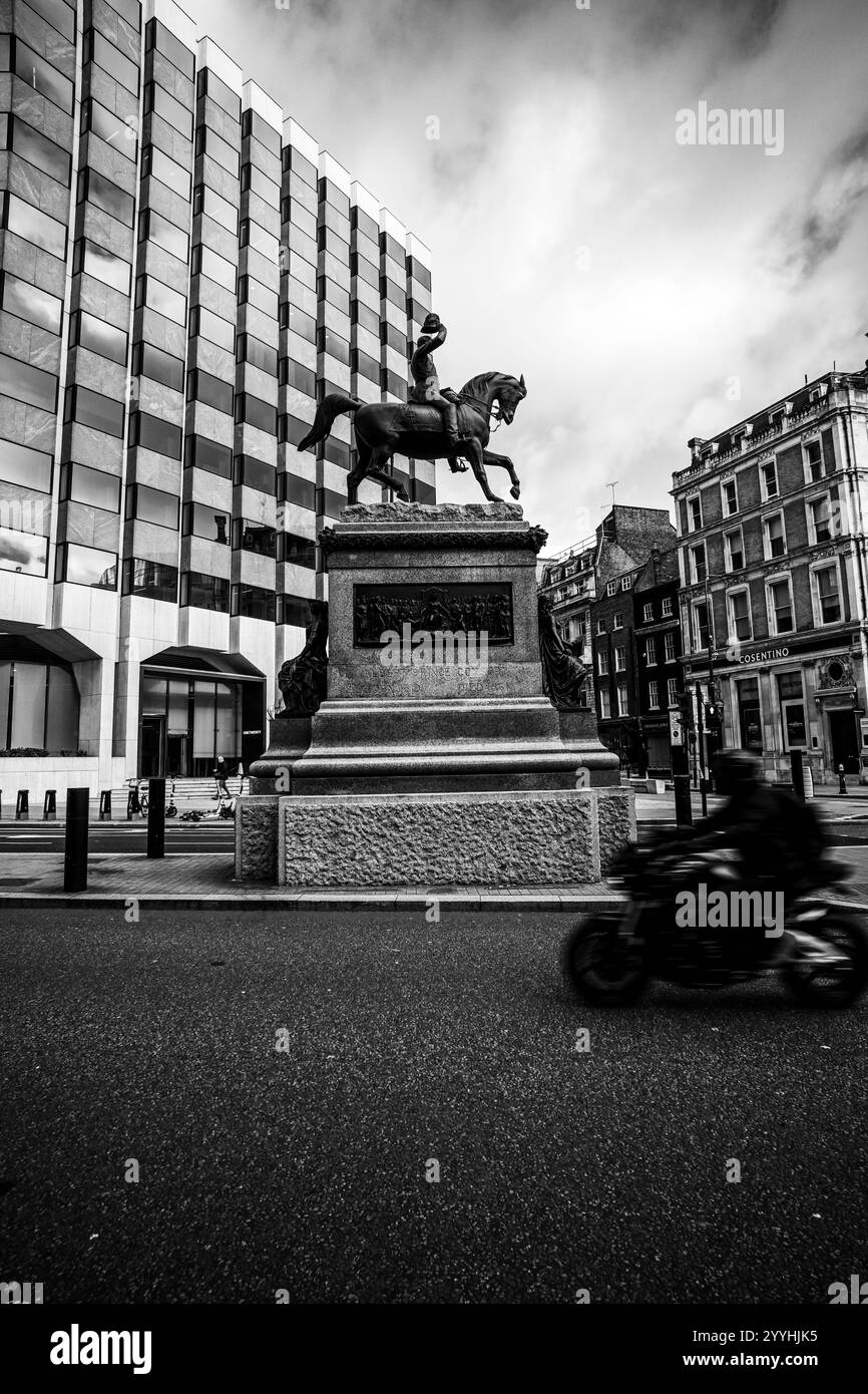Prince albert statue Banque d'images noir et blanc - Alamy