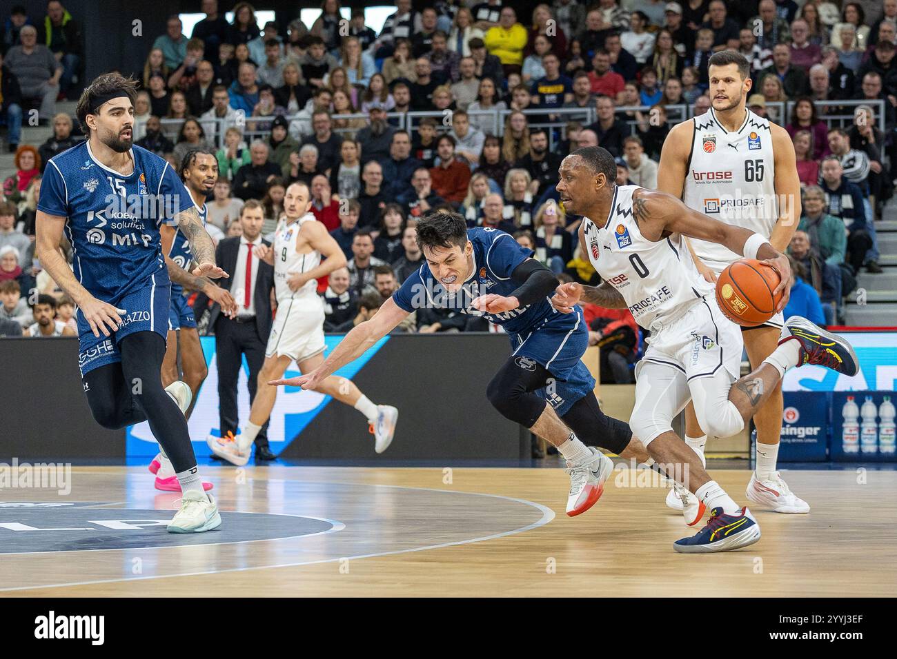 Alex Barcello (MLP Academics Heidelberg, #13), Kyle Lofton (Bamberg ...