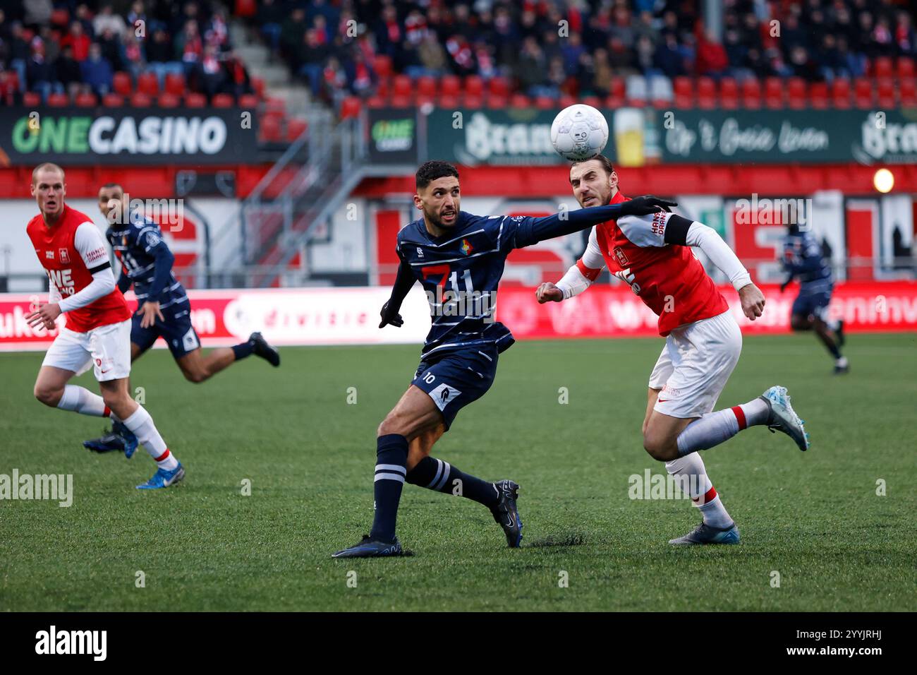 MAASTRICHT , PAYS-BAS - 22 DÉCEMBRE : Zakaria Eddahchouri de Telstar ...