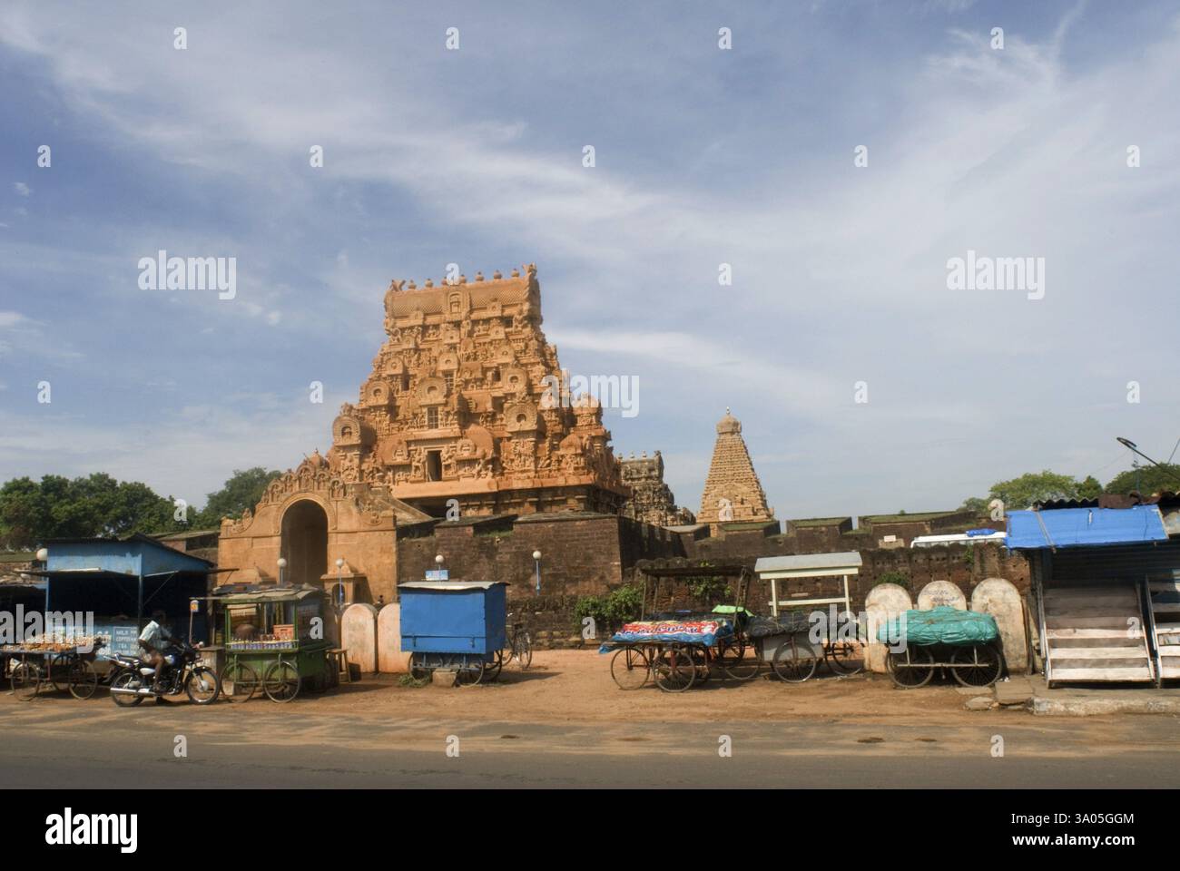 Tour d'entrée ou Gopuram du temple Brihadeshwara également appelé Grand Temple construit au ...