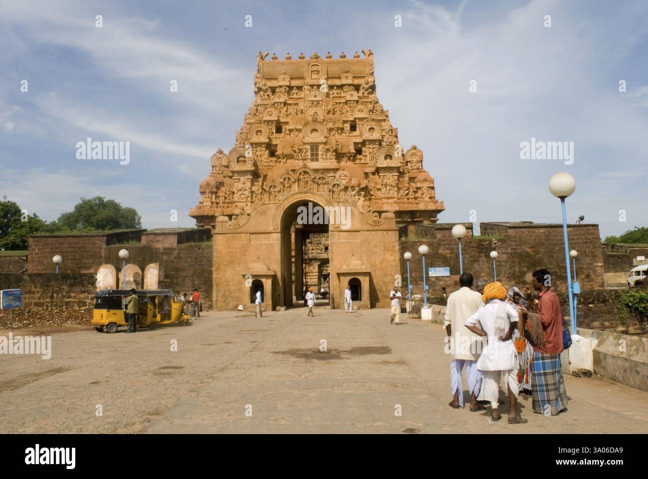 Tour d'entrée ou Gopuram du temple Brihadeshwara également appelé Grand Temple construit au ...